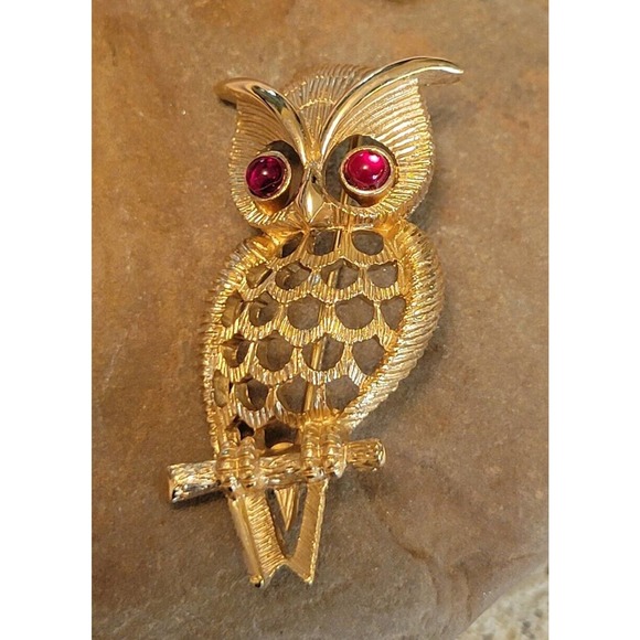 Avon | Jewelry | Vintage Avon Pin Brooch Gold Tone Owl W Red Glass Eyes ...